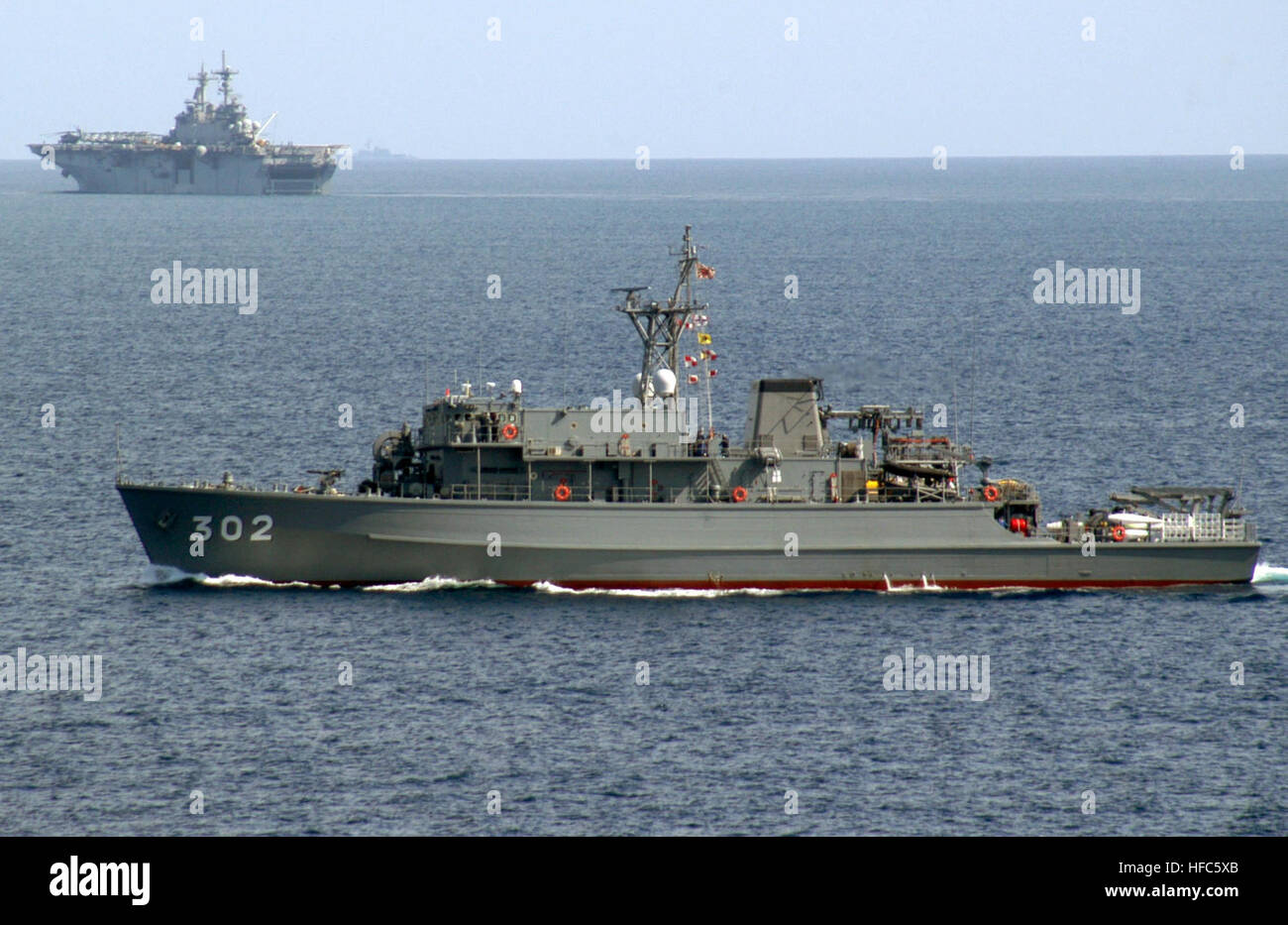 091112-N-2218S-106 PHILIPPINE SEA (Nov. 12, 2009) The Japan Maritime ...