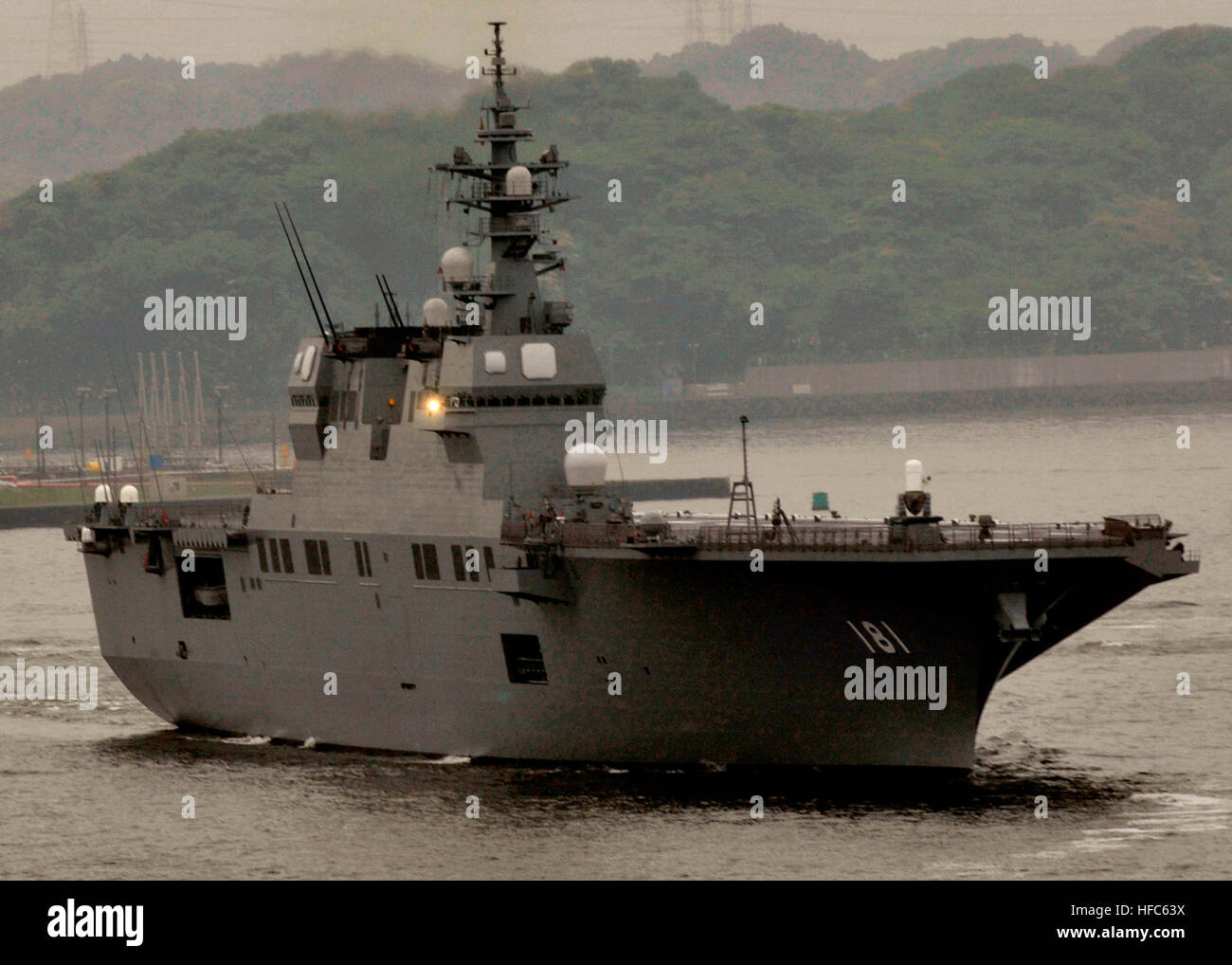 JMSDF helicopter destroyer JS Hyuga (DDH 181) communicates via light ...