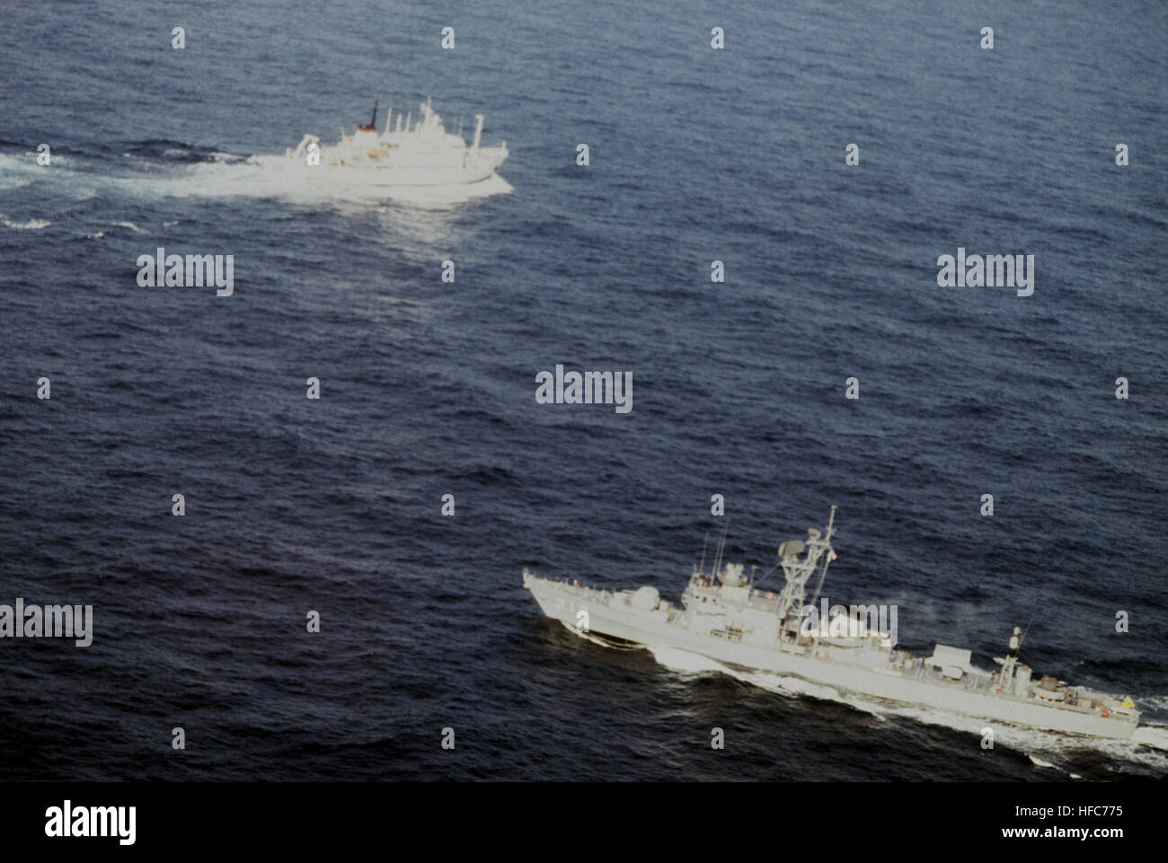 The Japanese Chikugo-class frigate JS Tokachi (FF 218) is underway in ...