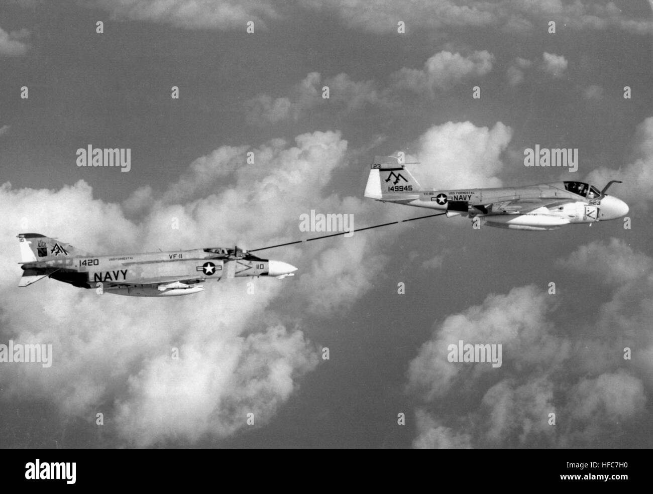 KA-6D VA-85 refueling VF-11 F-4B c1972 Stock Photo - Alamy