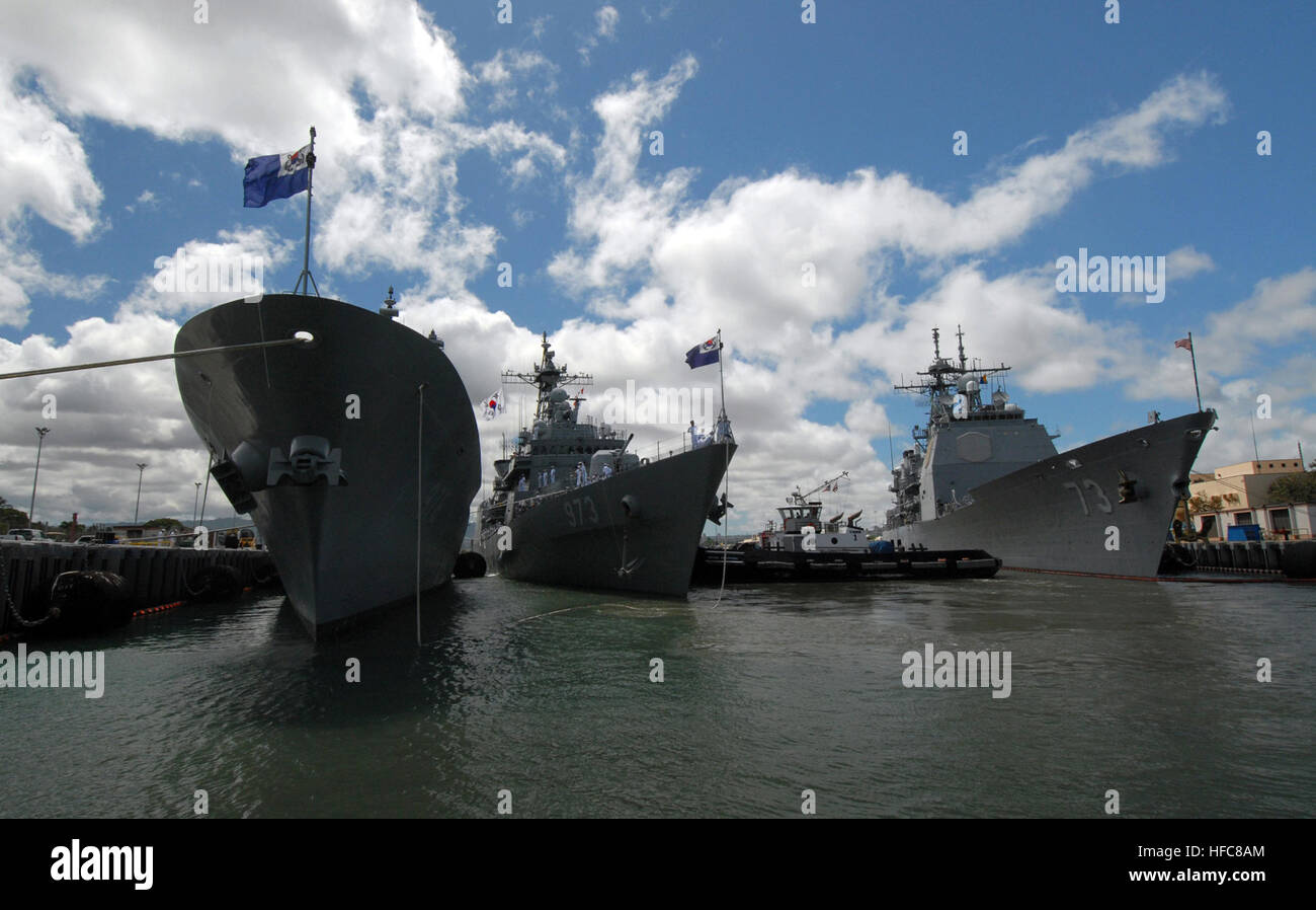 Guided-missile cruiser USS Port Royal (CG 73) is moored at Naval ...