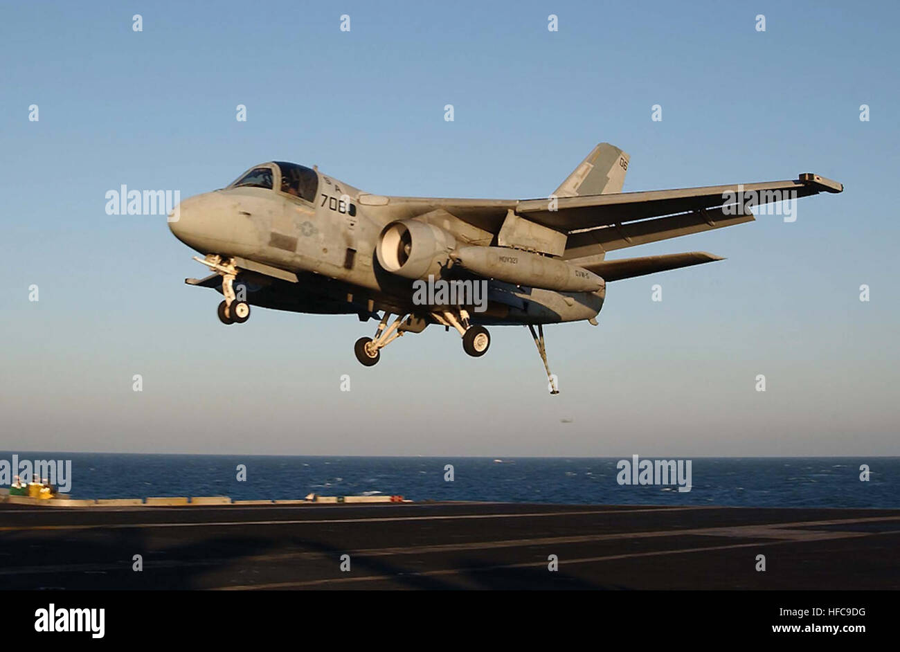 S-3B Viking Photo by PH3 Todd Frantom Lockheed S-3 Viking landing Stock ...