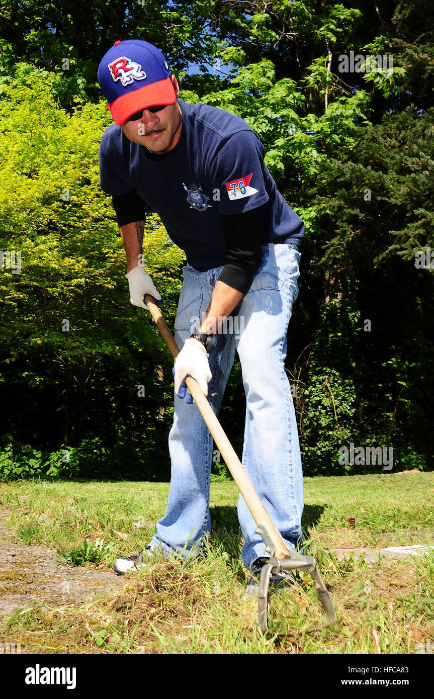 Chief Aviation Boatswain's Mate (Equipment) Alcides Sanchez, from ...