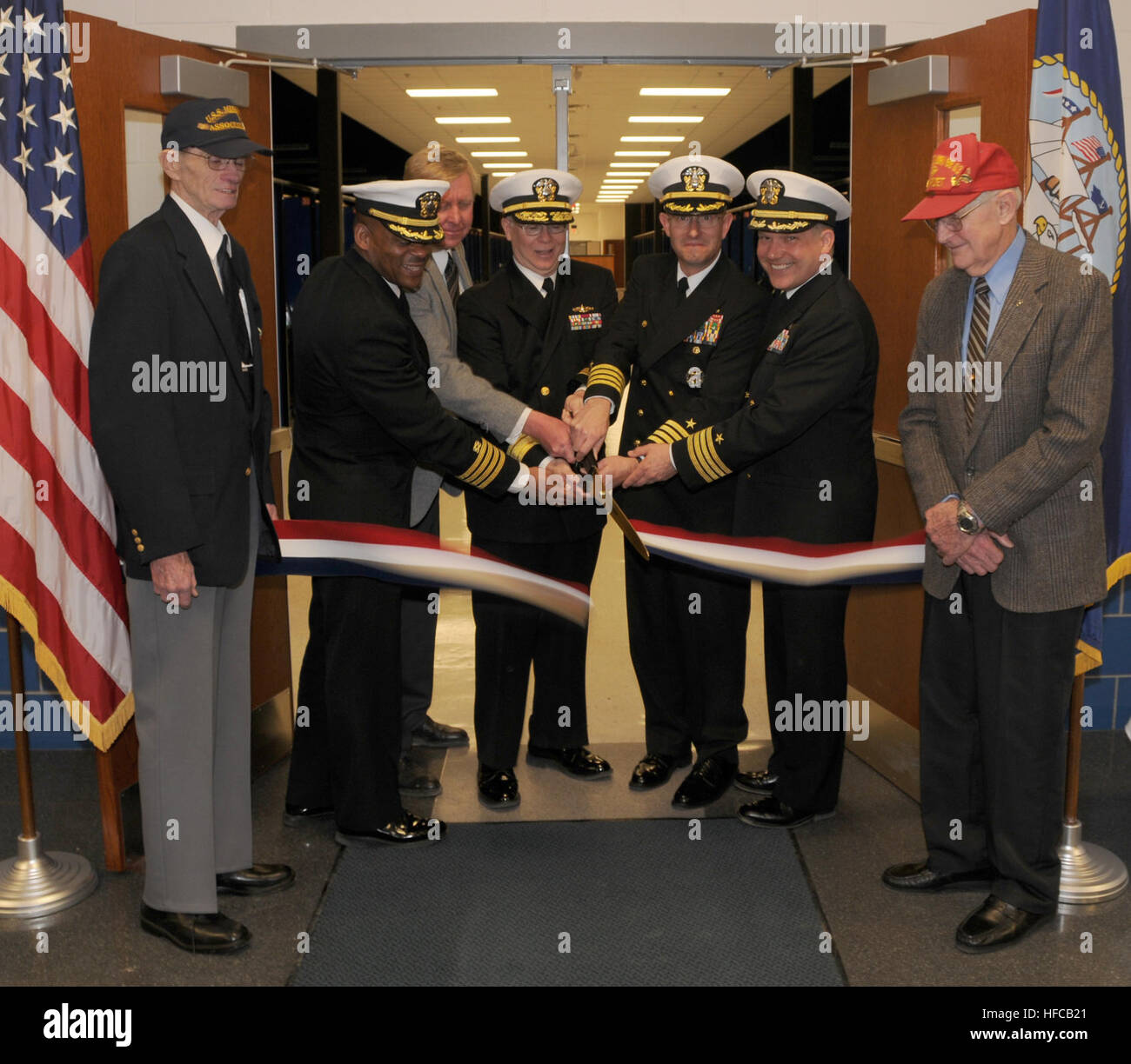 090306-N-IK959-331.NAVAL STATION GREAT LAKES, Ill. (March 6, 2009) Earl ...