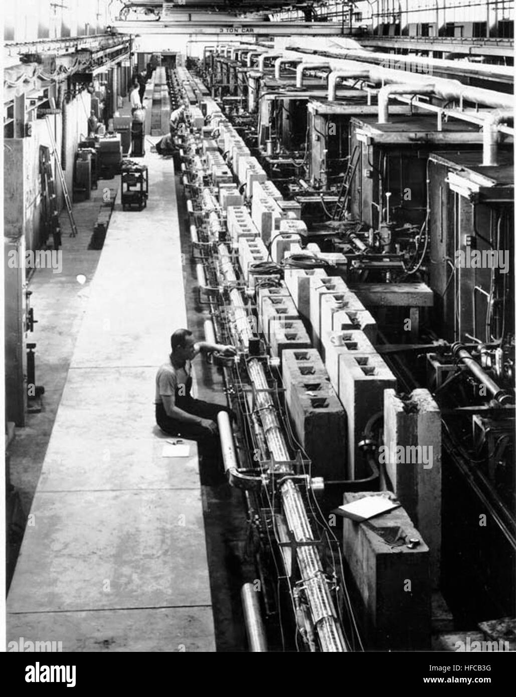 Linear particle accelerator Black and White Stock Photos & Images - Alamy