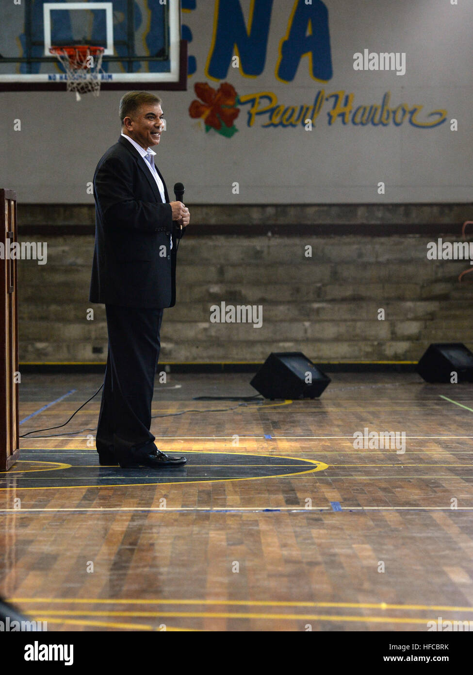 150326-N-GI544-088 PEARL HARBOR (March 26, 2015) Retired Master Chief ...