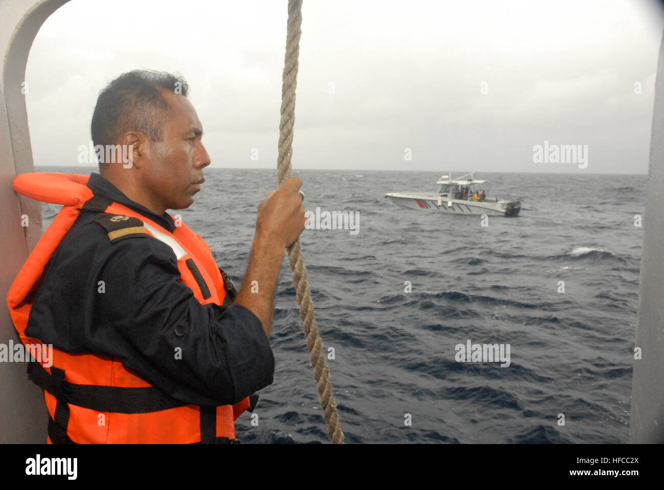A Mexican navy boarding team conducts vessel search and seizure ...