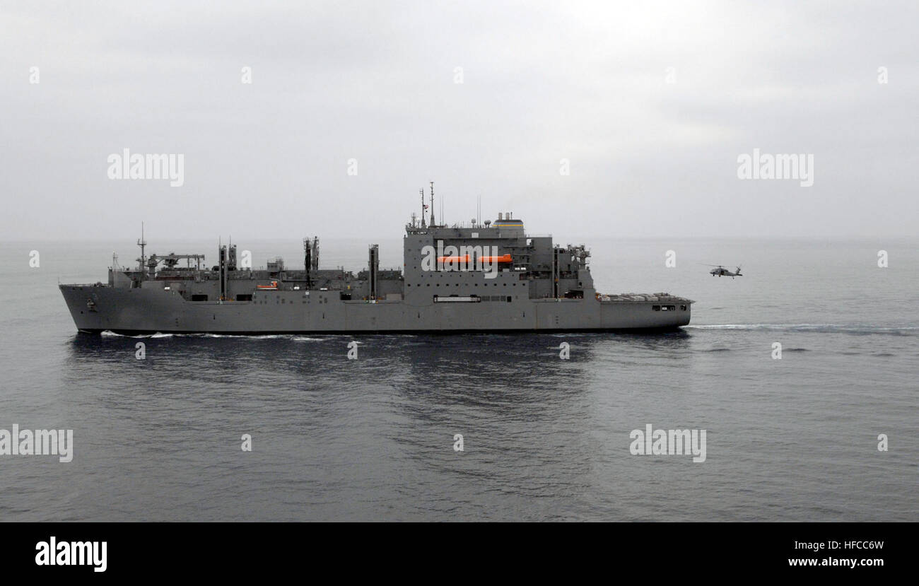 080625-N-0673M-173 PACIFIC OCEAN (June 25, 2008) An MH-60 Seahawk ...