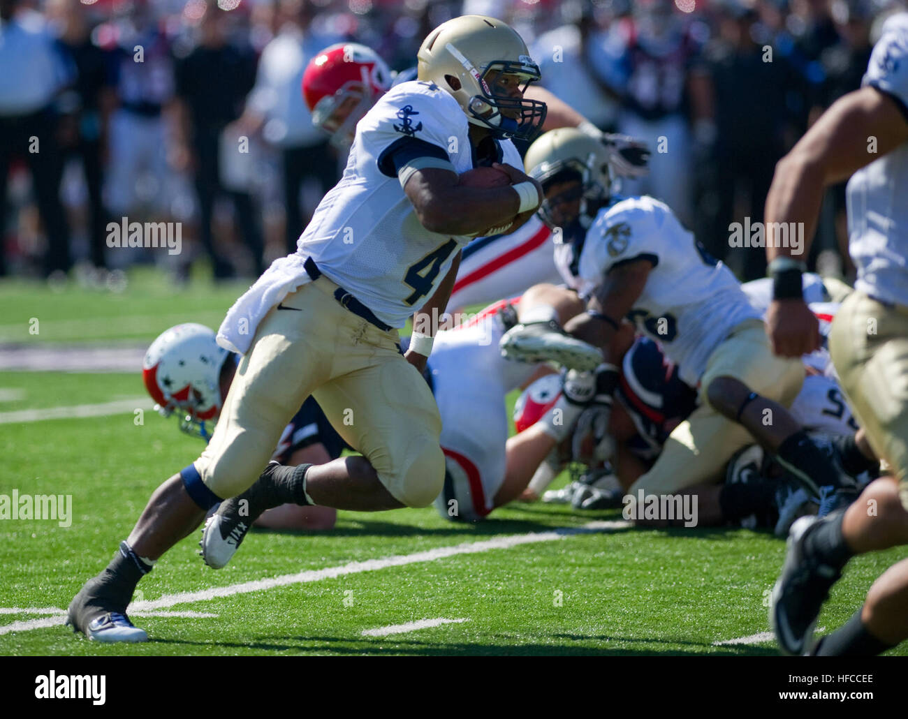 Quaterback hi-res stock photography and images - Alamy