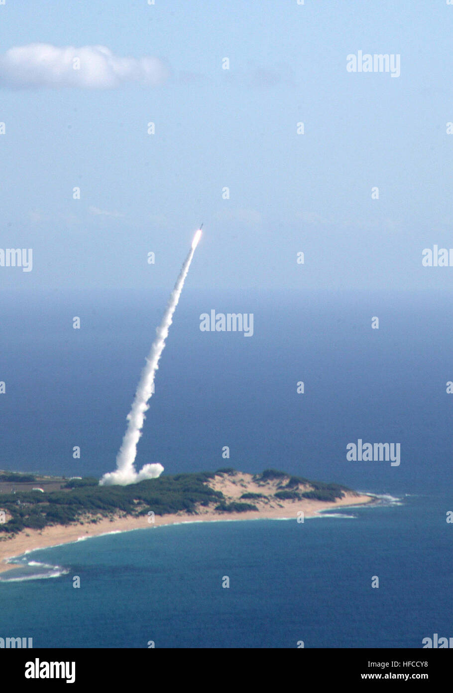 Missile launch from Pacific Missile Range Stock Photo - Alamy