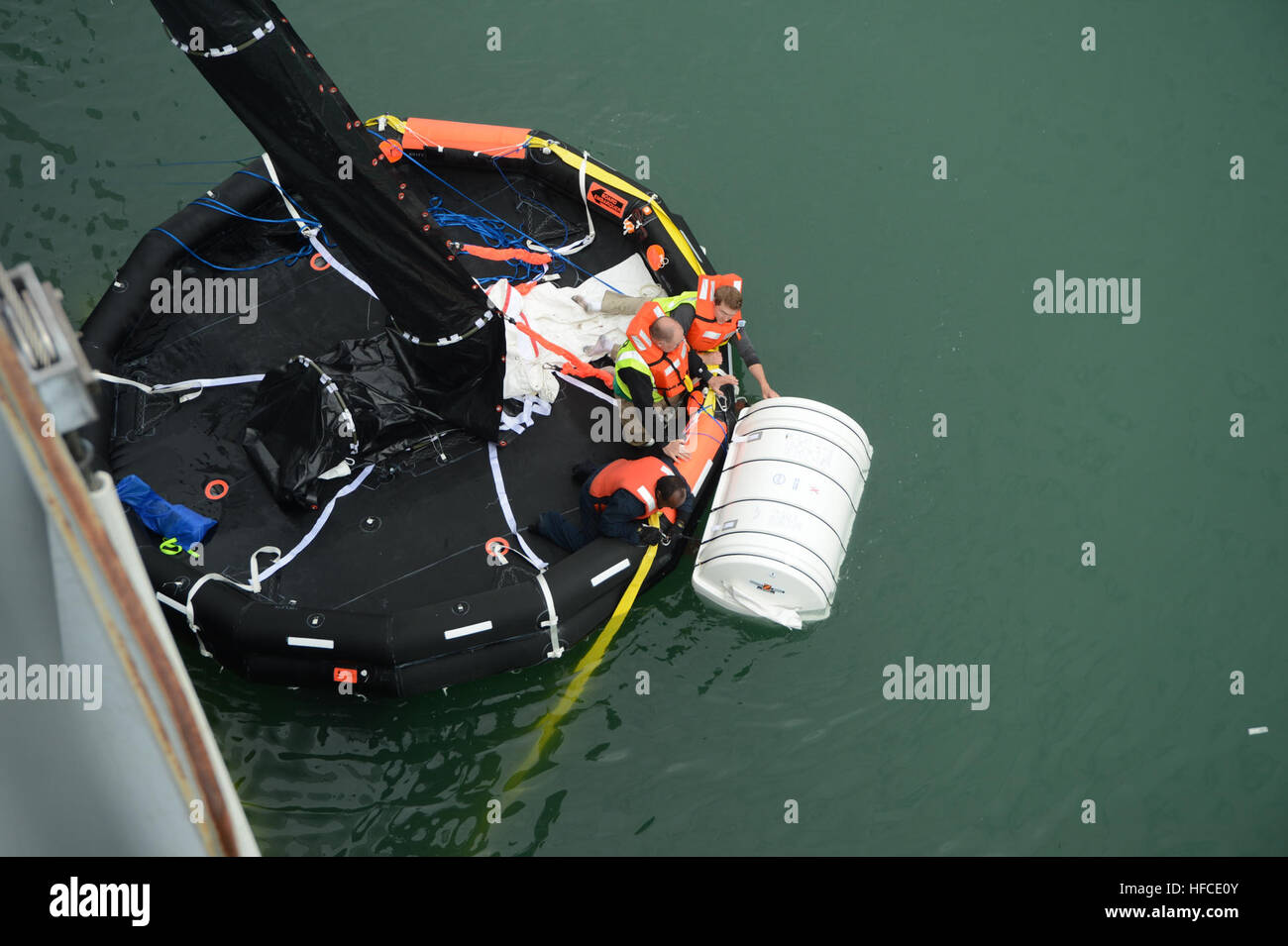 Evacuation slide hi-res stock photography and images - Alamy