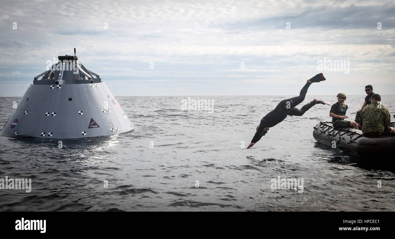 Petty Officer 2nd Class Sean Golden, a Navy diver assigned to Explosive ...