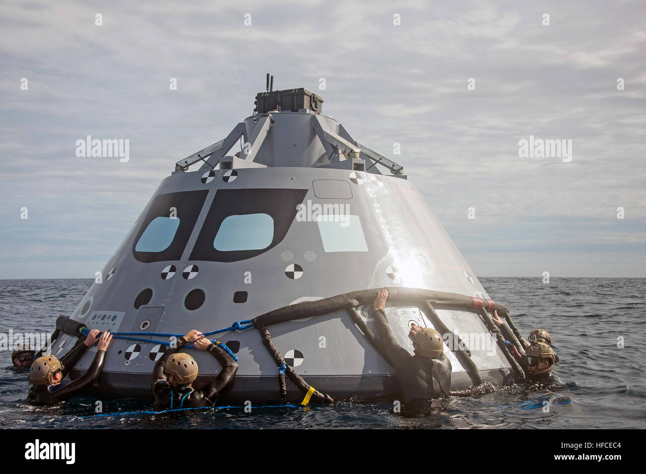 Navy divers assigned to Explosive Ordnance Disposal Mobile Unit 3 and ...