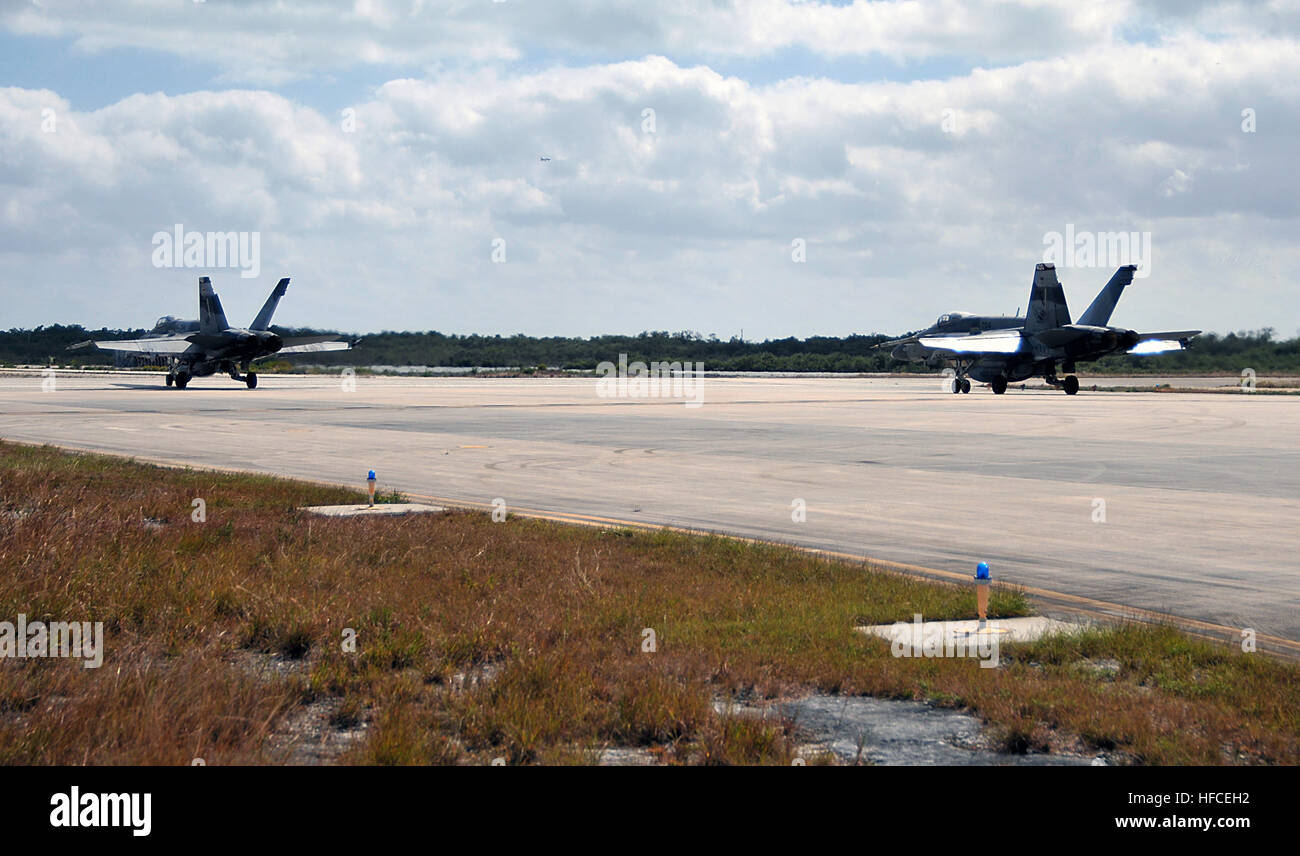 140122-N-YB753-158 KEY WEST, Fla. (Jan. 22, 2014) F/A-18C Hornets ...