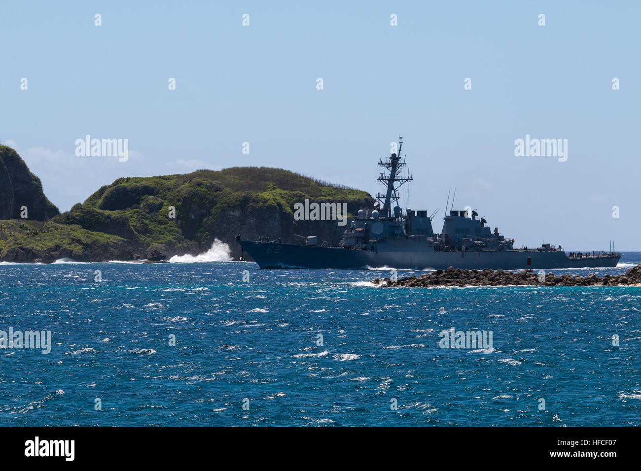APRA HARBOR, Guam (March 4, 2016) – The American destroyer USS ...