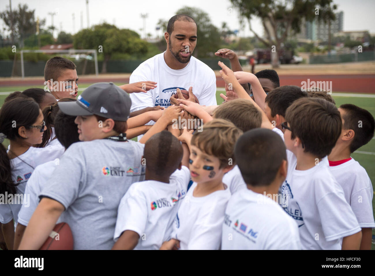 Military team huddle hi-res stock photography and images - Alamy