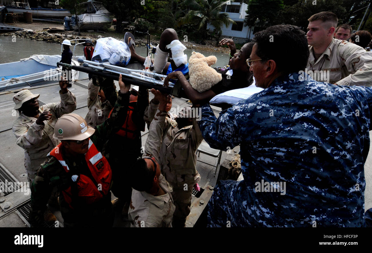 Sailors from Assault Craft Unit 2, Amphibious Construction Battalion 2 ...