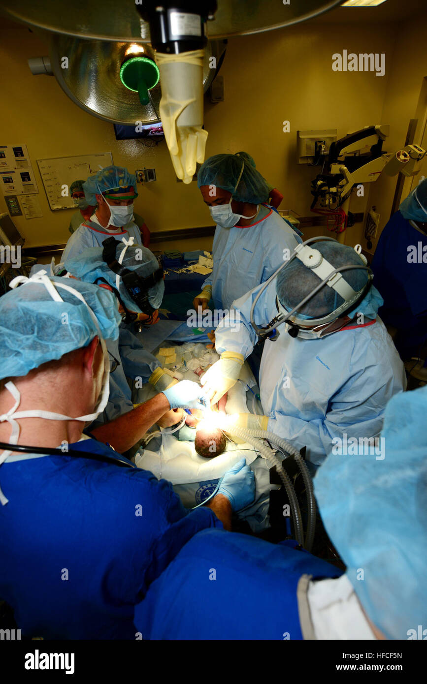 SAN DIEGO (Feb. 27, 2013) A surgical team at Naval Medical Center San ...