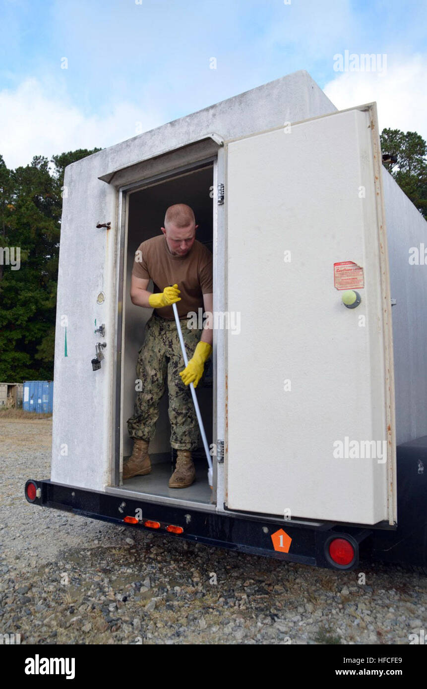 Military mobile field kitchen hi-res stock photography and images - Alamy