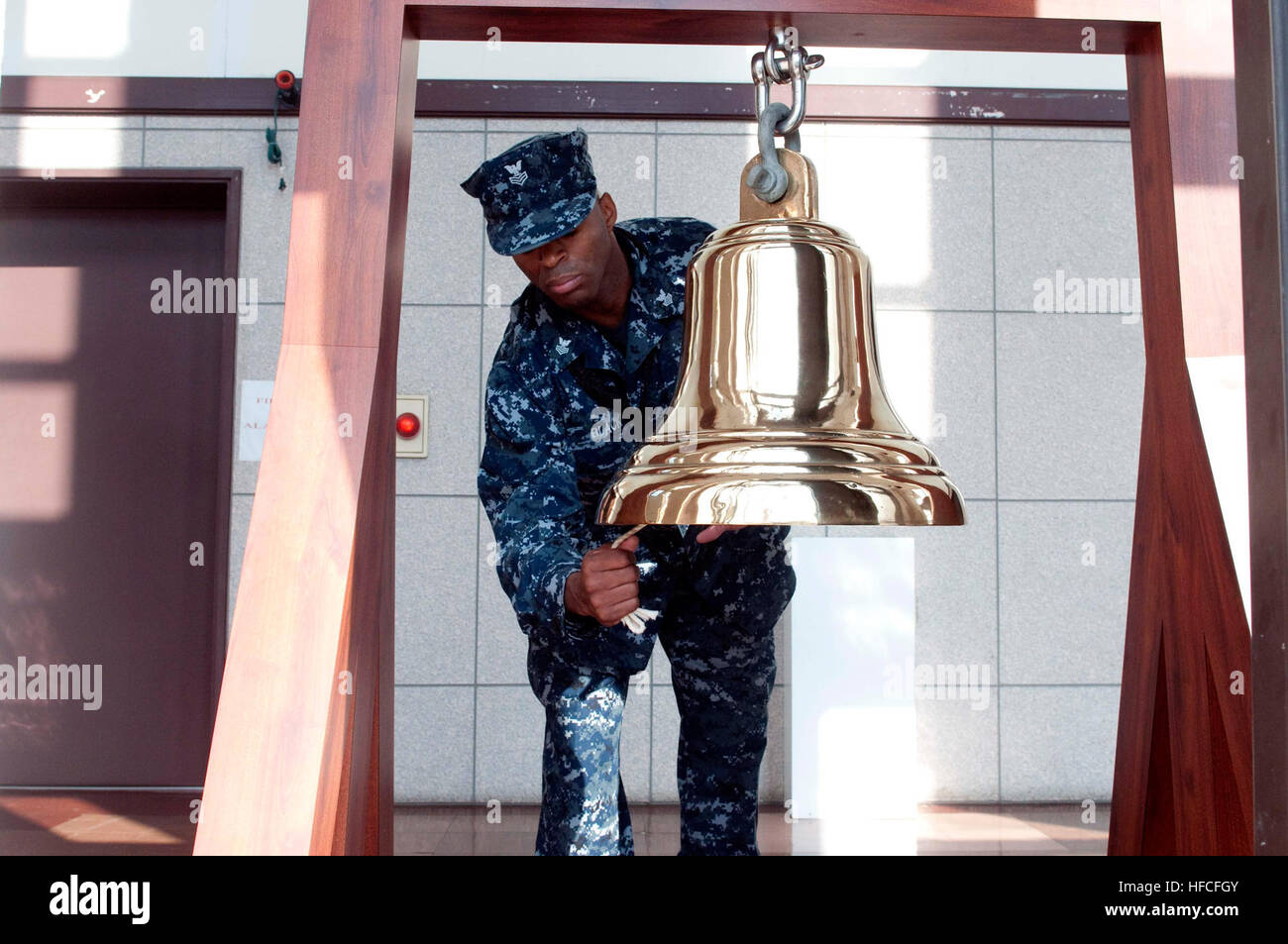 121012-N-CG241-018 YOKOSUKA, Japan (Oct. 12, 2012) Boatswain's Mate 1st ...