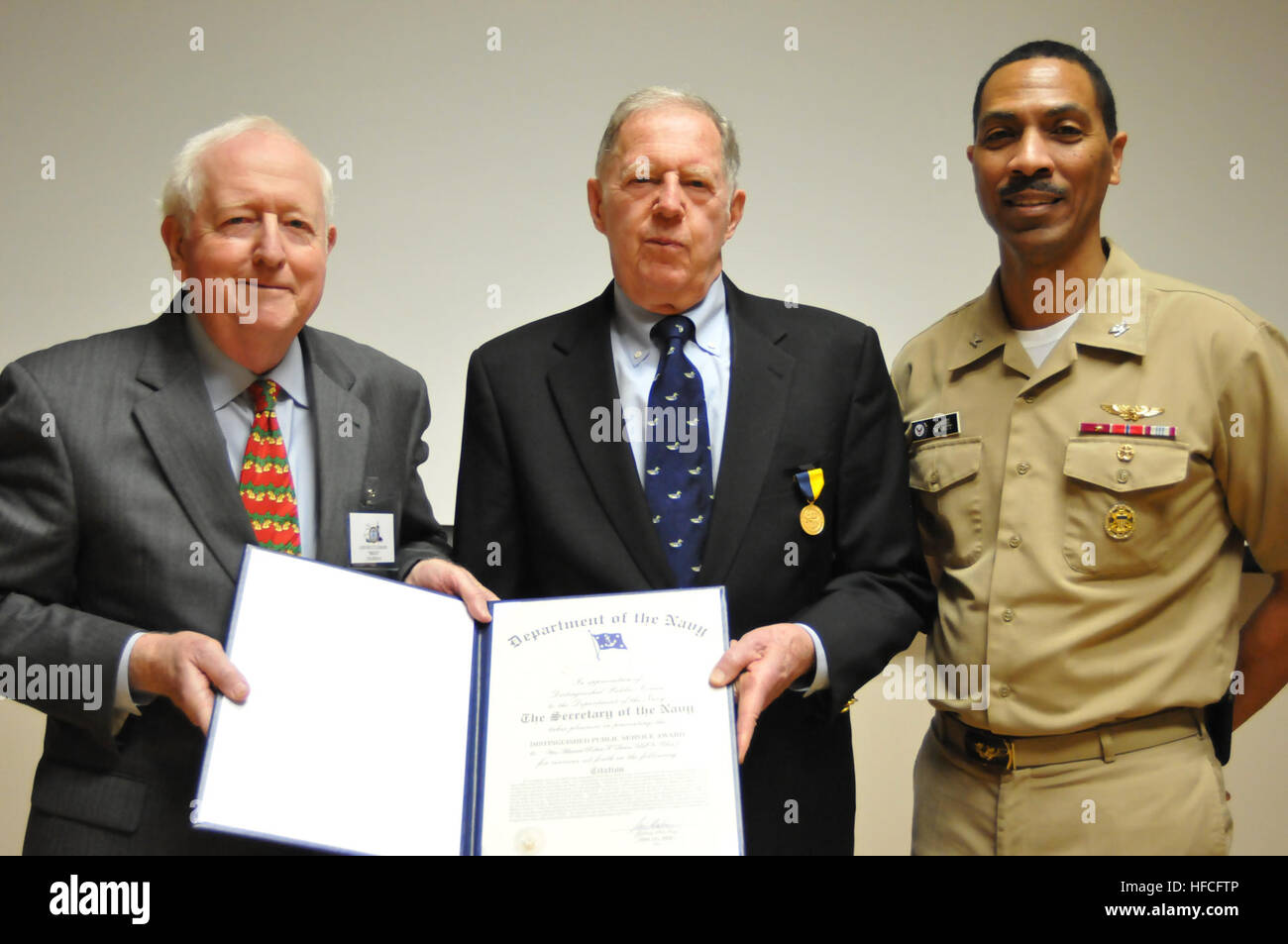 Distinguished public service medal hi-res stock photography and images ...