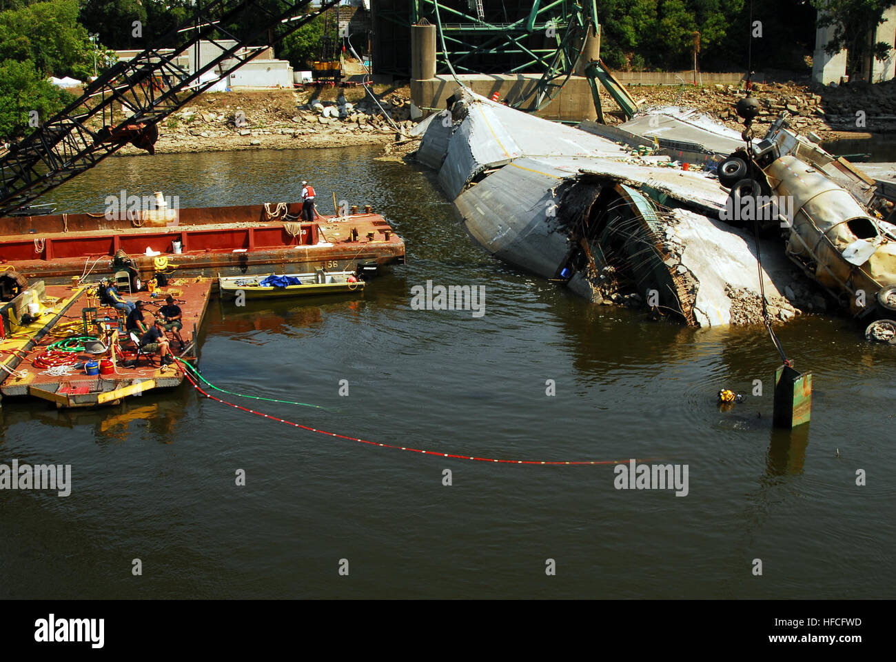 I 35 bridge collapse site hi-res stock photography and images - Alamy