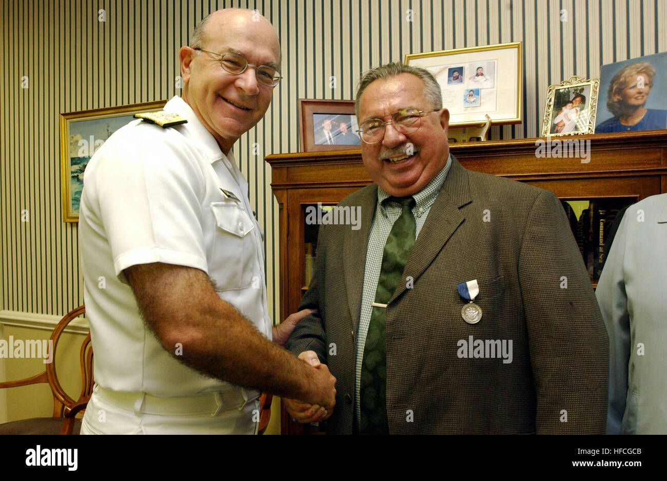 Chief naval operations admiral vern hi-res stock photography and images ...