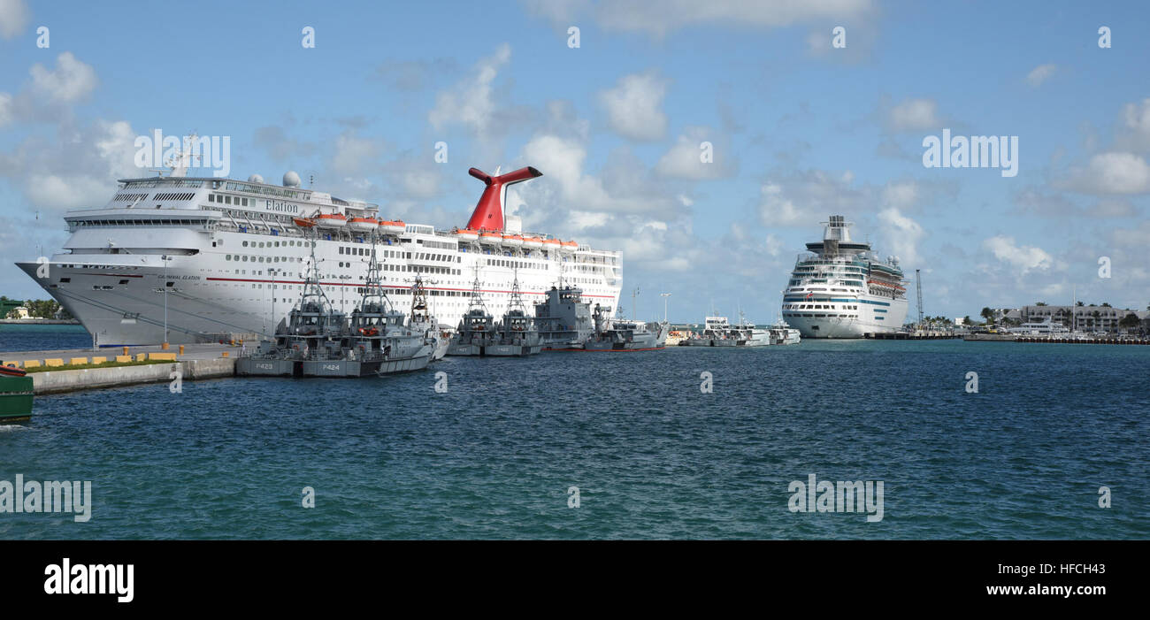 Royal bahamas defence force hi-res stock photography and images - Alamy