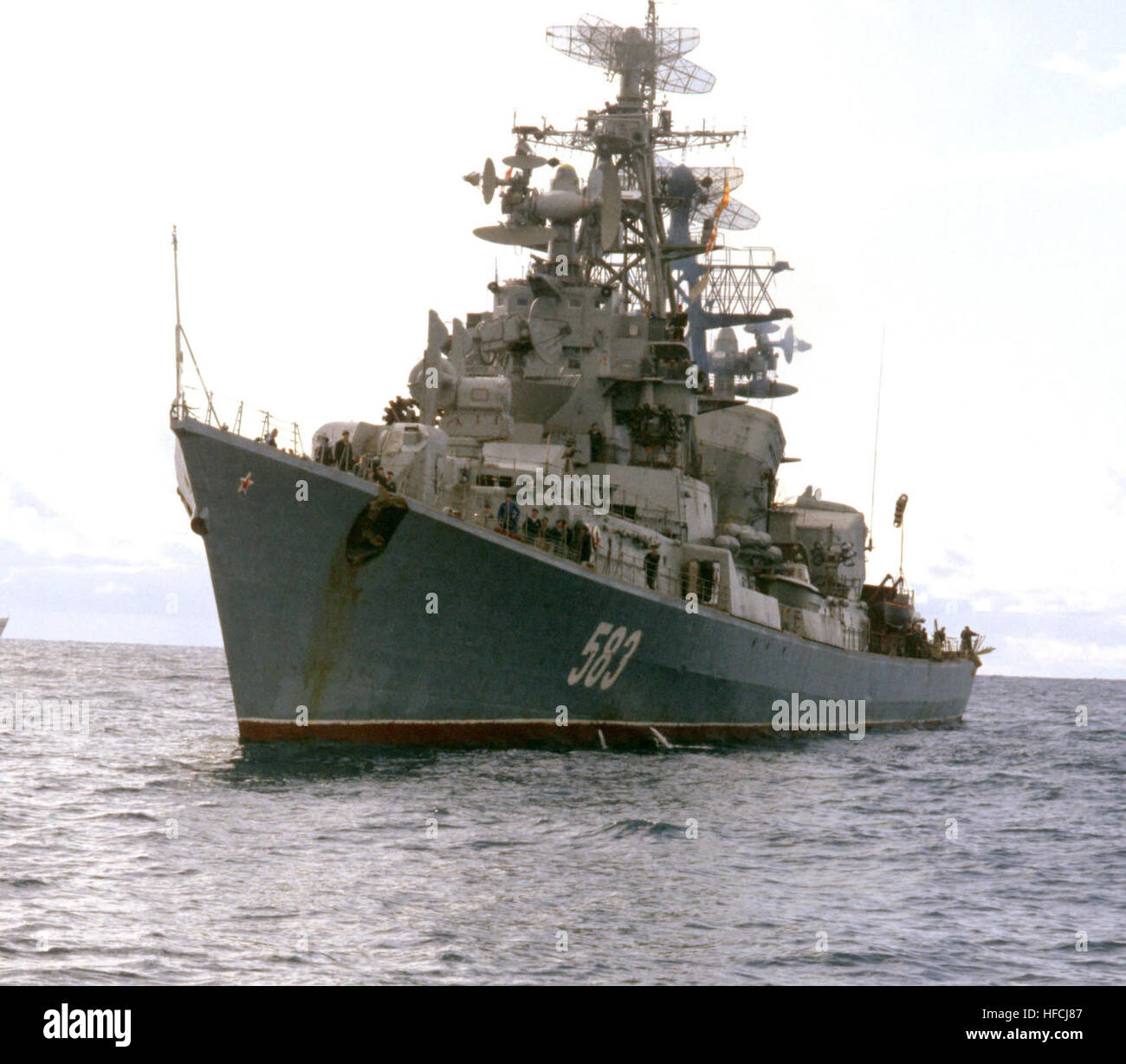 A Soviet Kashin class guided missile destroyer observes 7th Fleet, Task ...