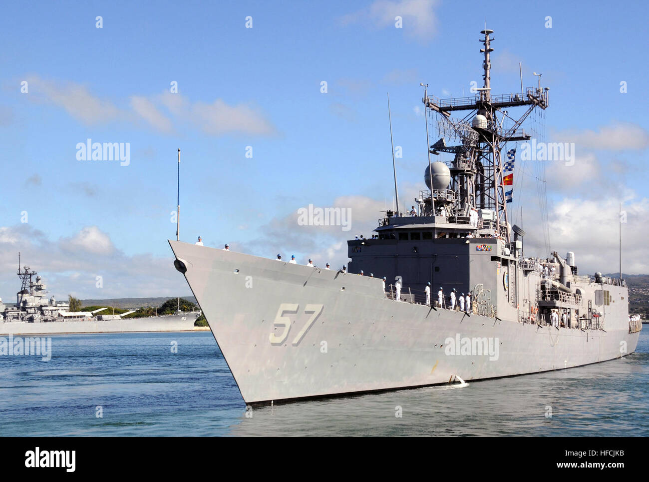 The Oliver Hazard Perry-class frigate USS Reuben James passes the ...
