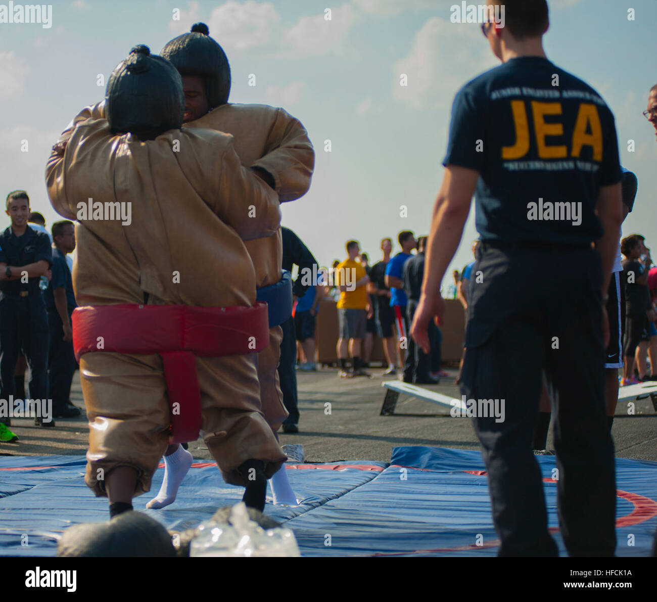 Sailors aboard the Nimitz-class aircraft carrier USS Carl Vinson (CVN ...