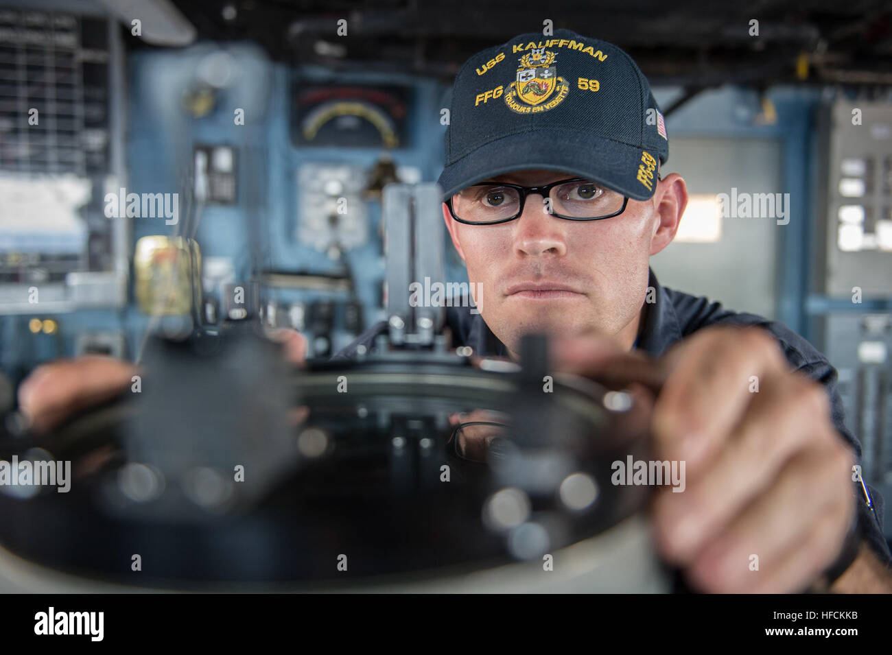 Guided missile frigate uss kauffman ffg 59 hi-res stock photography and ...