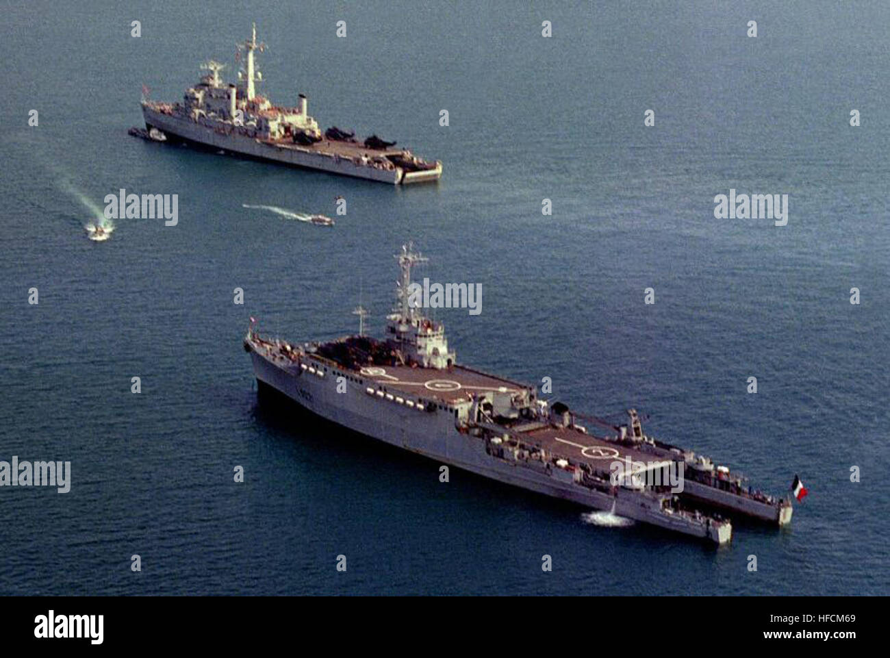 Ouragan HMS-Intrepid DN-SC-90-08863rc Stock Photo - Alamy