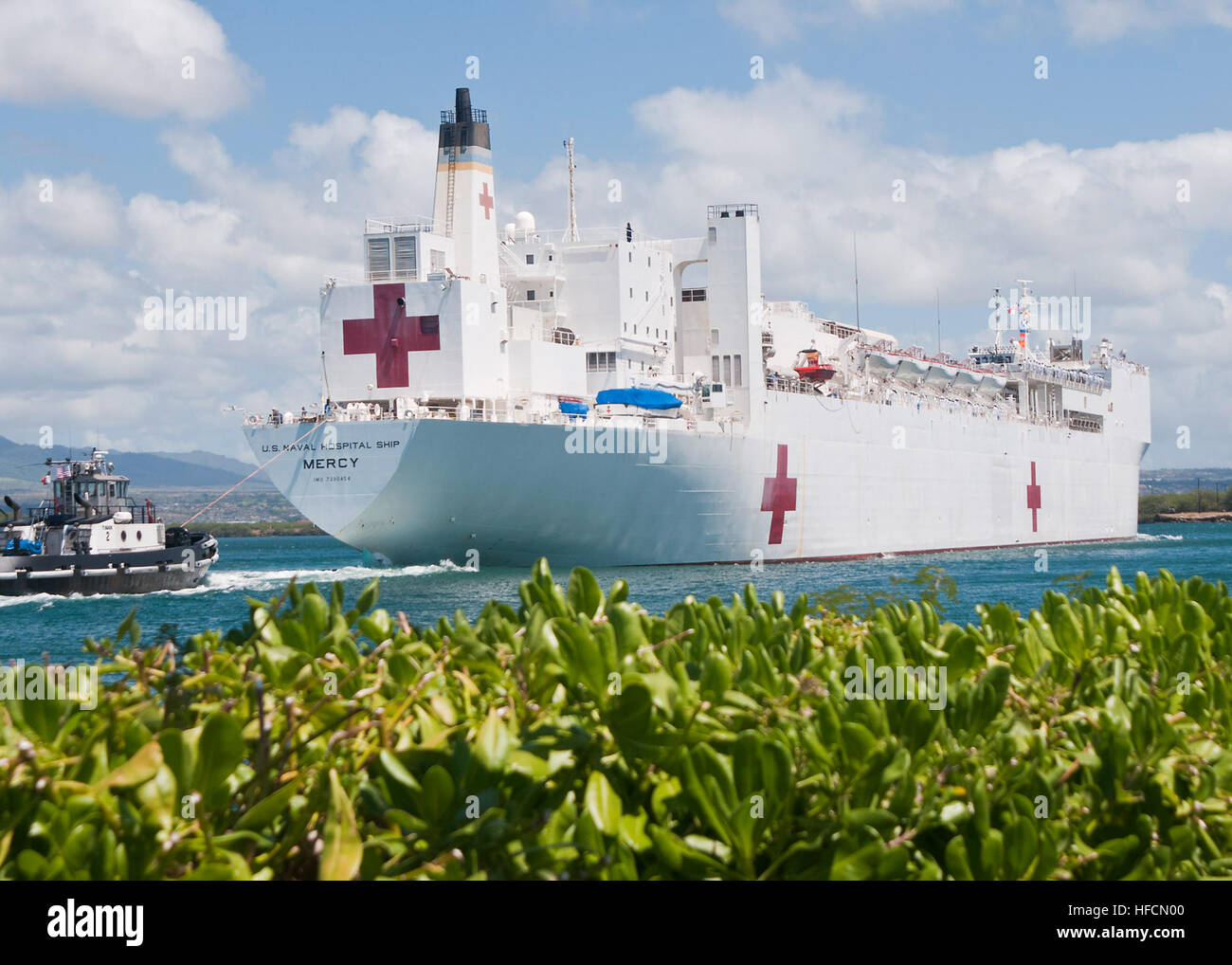 The Military Sealift Command hospital ship USNS Mercy (T-AH 19) arrives ...