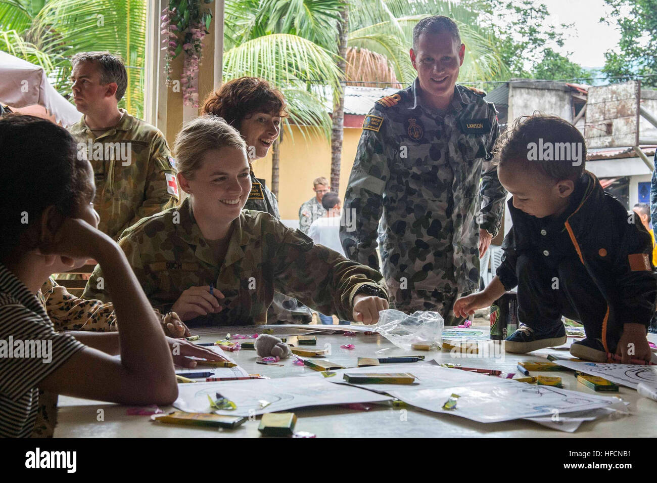 Australian service members play with Timorese children at the Santa ...