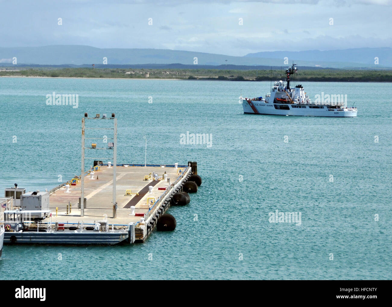The U.S. Coast Guard medium endurance class cutter USCGC Decisive gets ...