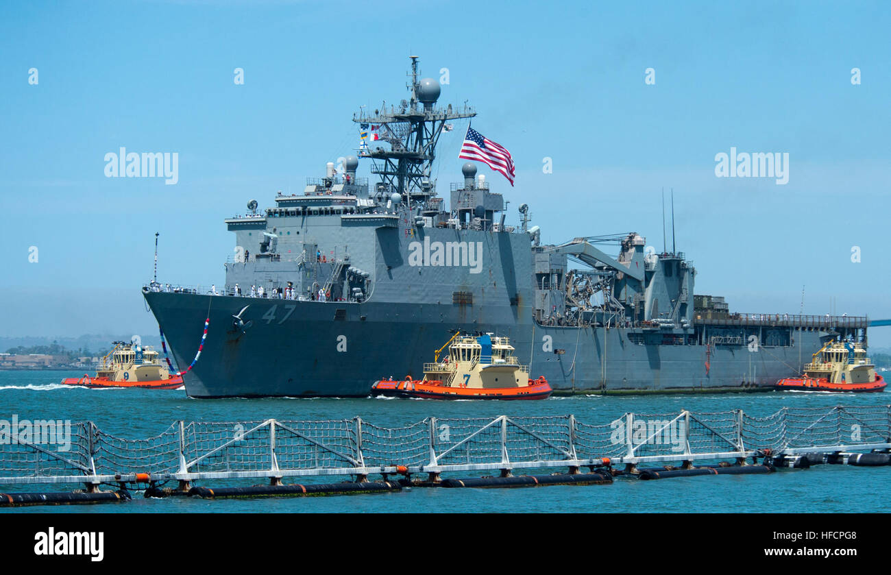 130514 N Gh245 021 San Diego May 14 2013 Amphibious Dock Landing