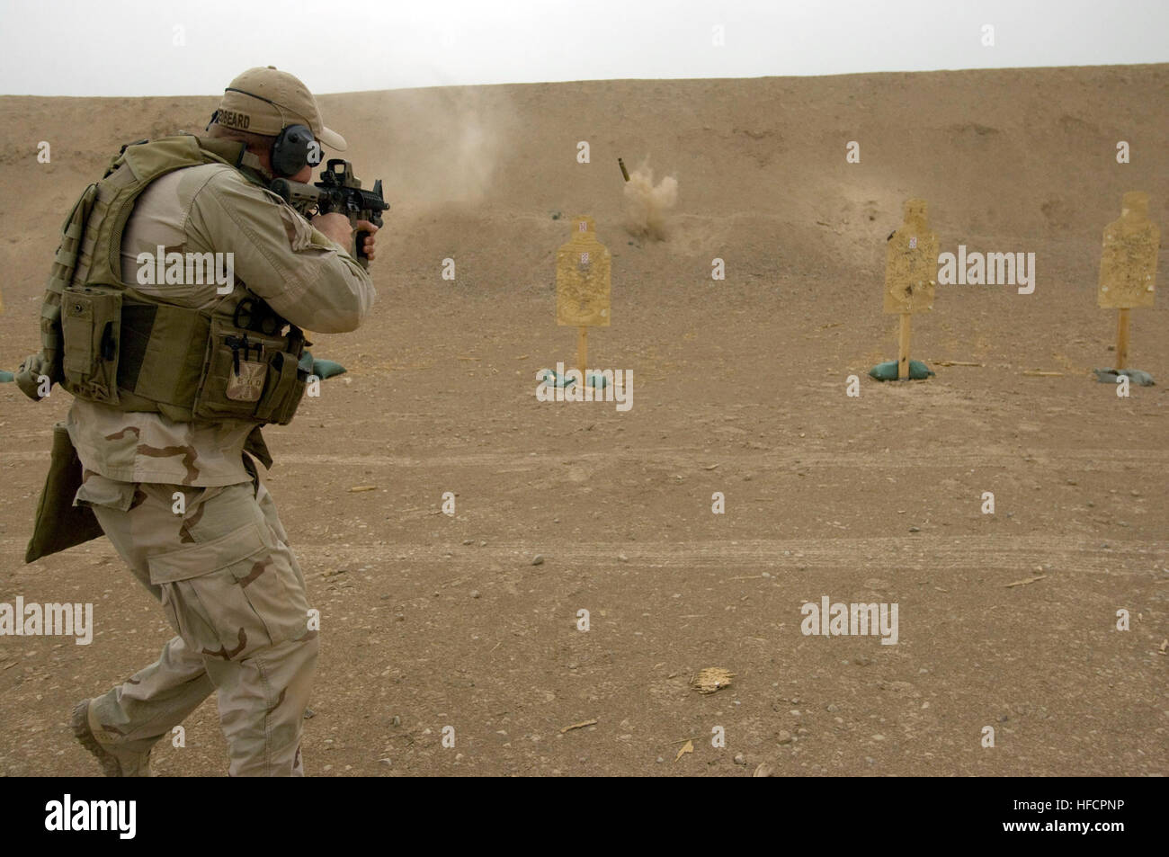 Petty Officer 1st Class Jason Null, assigned to Explosive Ordnance ...