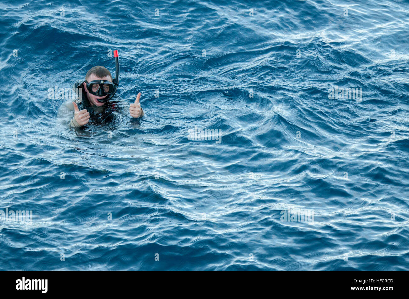 PACIFIC OCEAN (Nov. 15, 2015) Aviation Boatswain’s Mate (Fuels) Airman ...