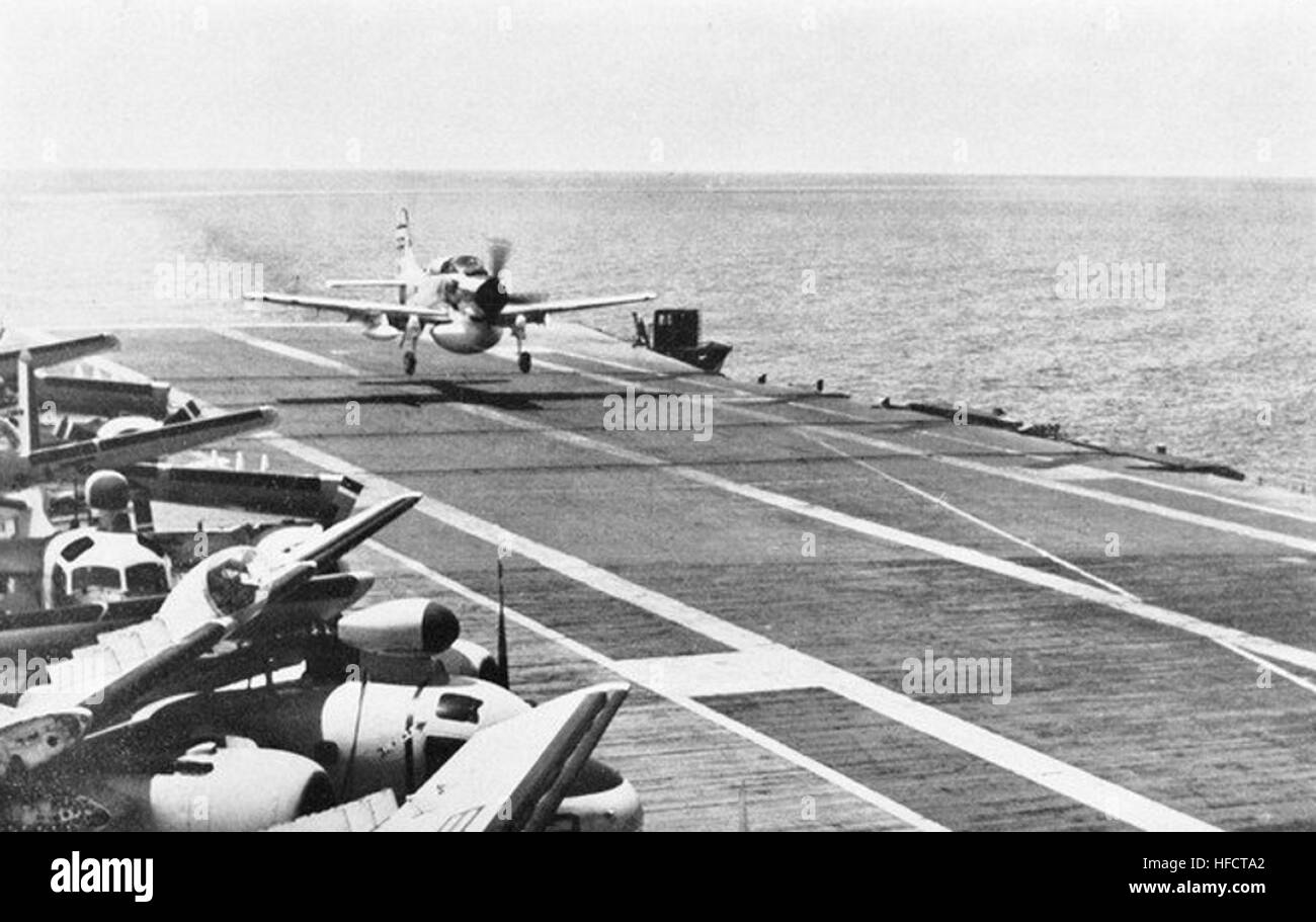 AD-5W of VAW-11 lands on USS Bennington (CVS-20) in 1962 Stock Photo ...