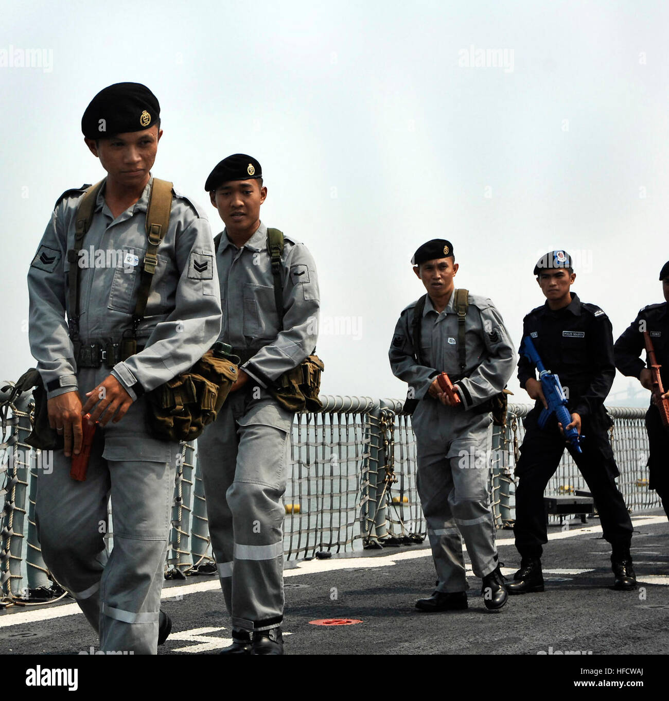 090805-N-2725D-059 MUARA, Brunei (Aug. 5, 2009) U.S. Coast Guard Petty ...