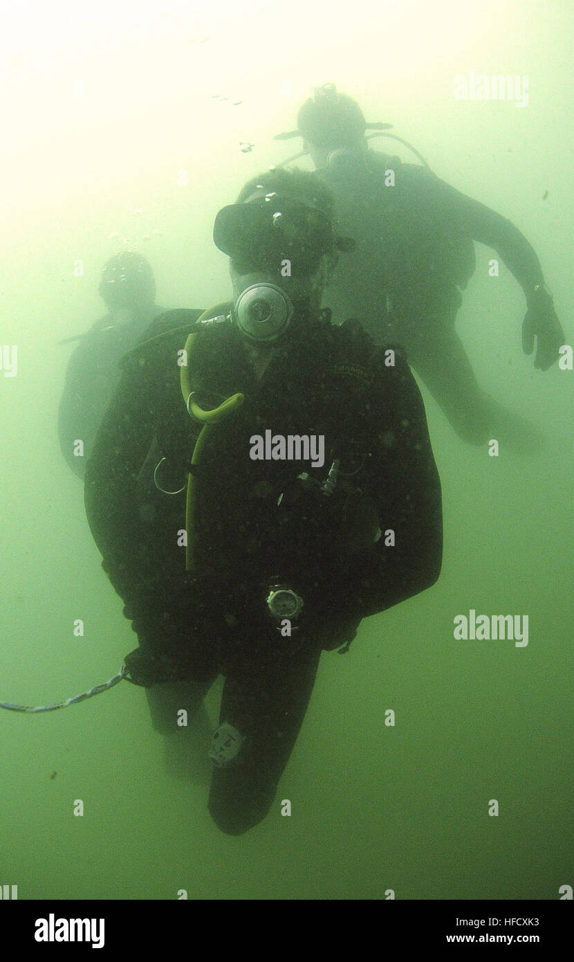 Royal australian navy divers hi-res stock photography and images - Alamy