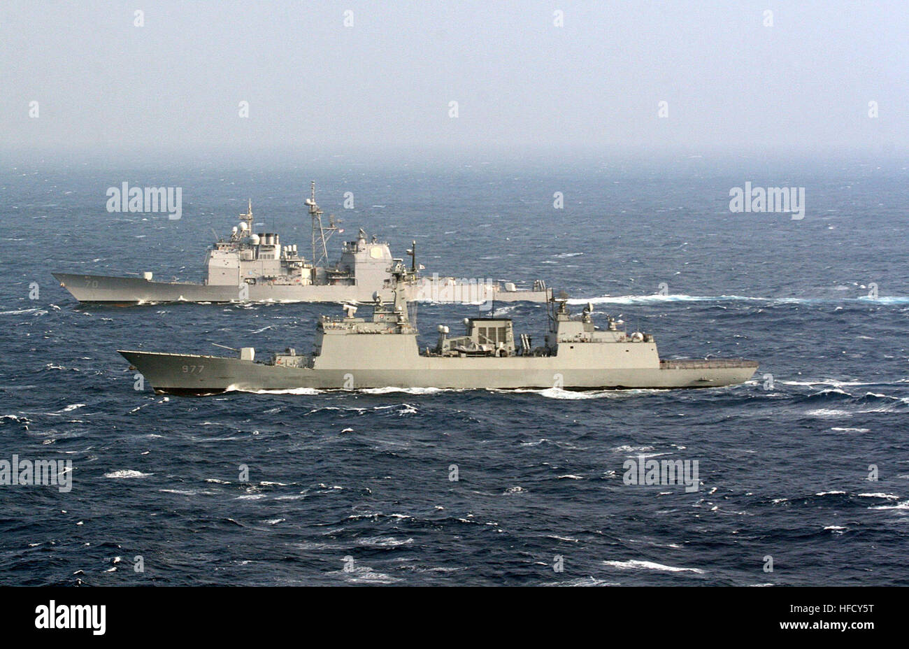 Republic of korea navy destroyer daejoyoung ddh 977 hi-res stock ...