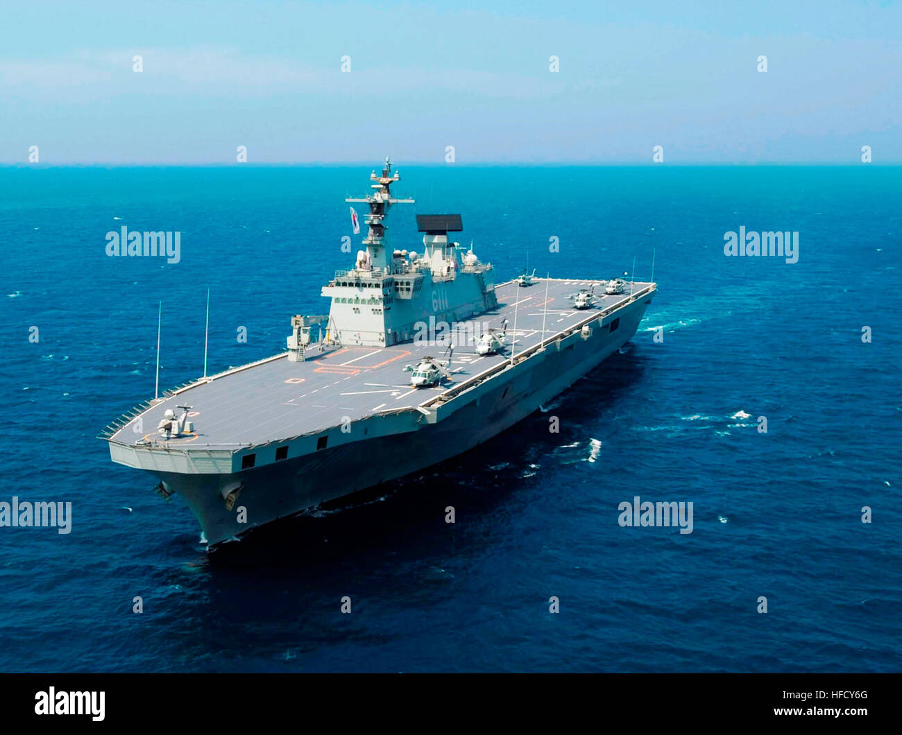Republic of korea ship roks dokdo lph 6111 hi-res stock photography and ...
