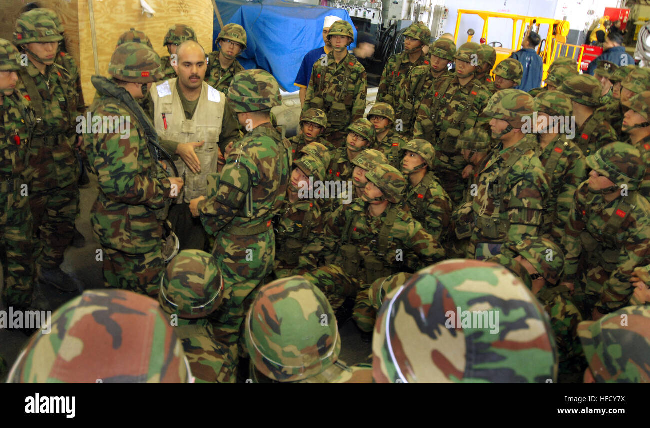 Uss essex lhd 2 hanger bay hi-res stock photography and images - Alamy