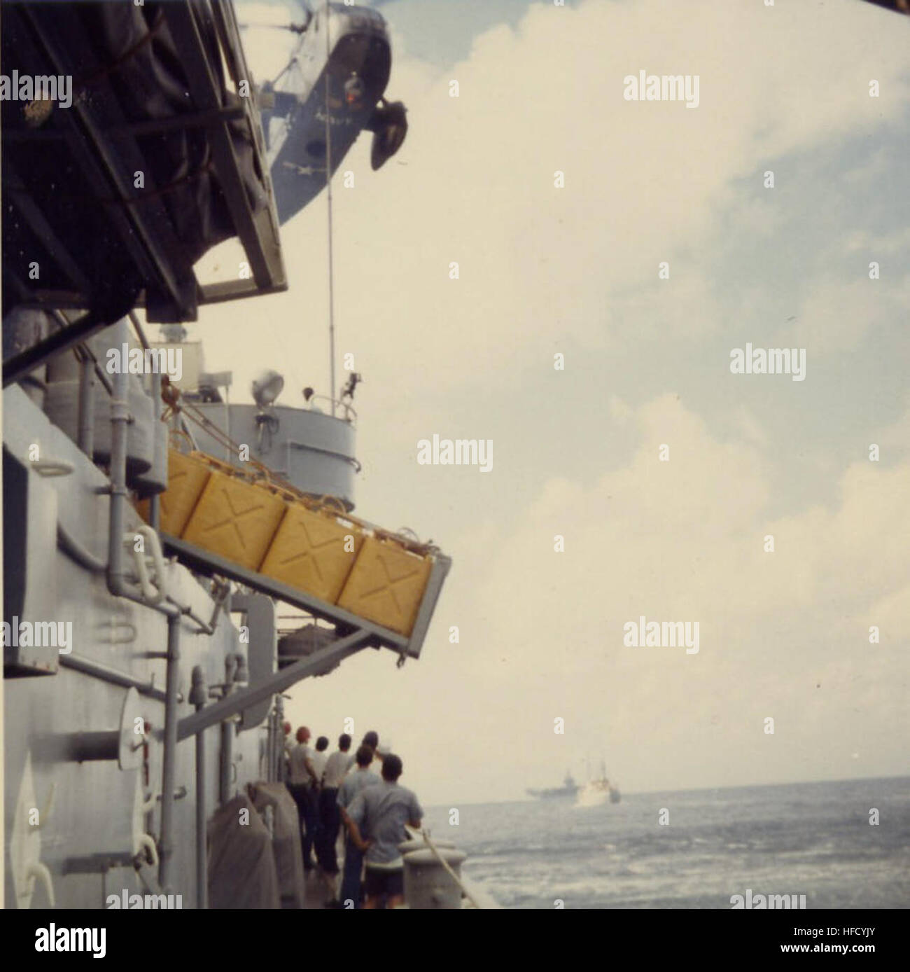 RZK Gidrofon flows between USS Lipan and the Carrier Battle Group in ...