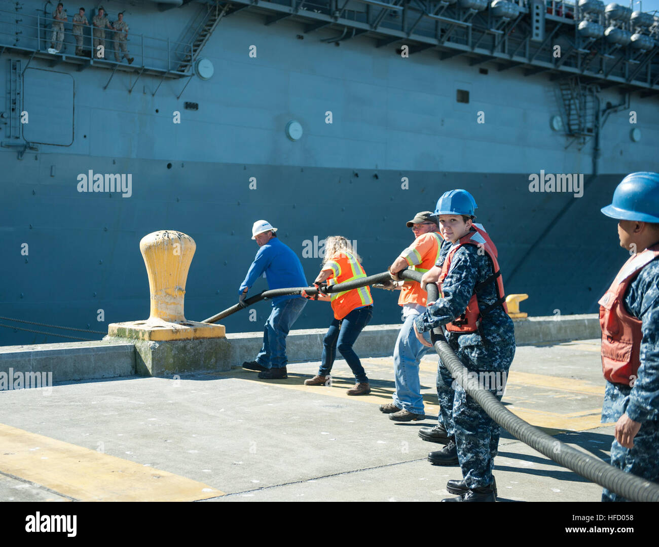 Sailors assigned to the aircraft carrier USS Nimitz (CVN 68) and Navy ...