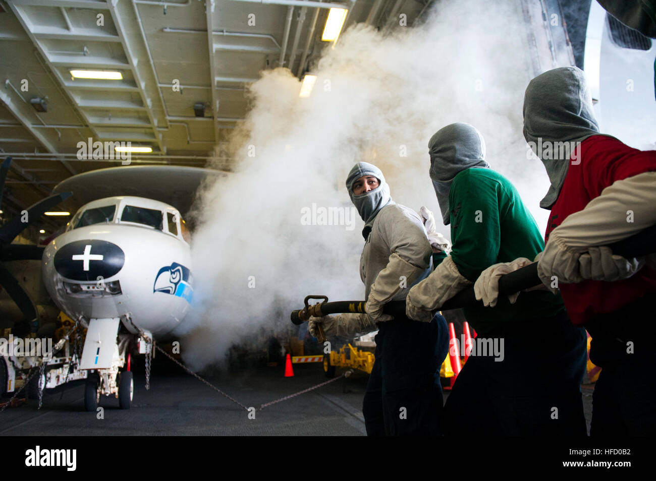 ARABIAN GULF (Nov. 15, 2013) Sailors fight a simulated class bravo fire ...
