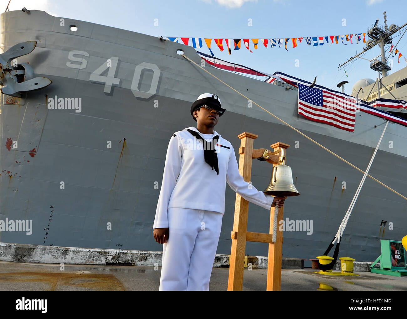 POLARIS POINT, Guam (Jan. 31, 2014) Boatswain's Mate Seaman Apprentice ...