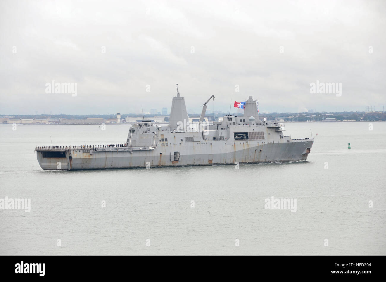 The amphibious transport dock ship USS San Antonio (LPD 17) returns to ...